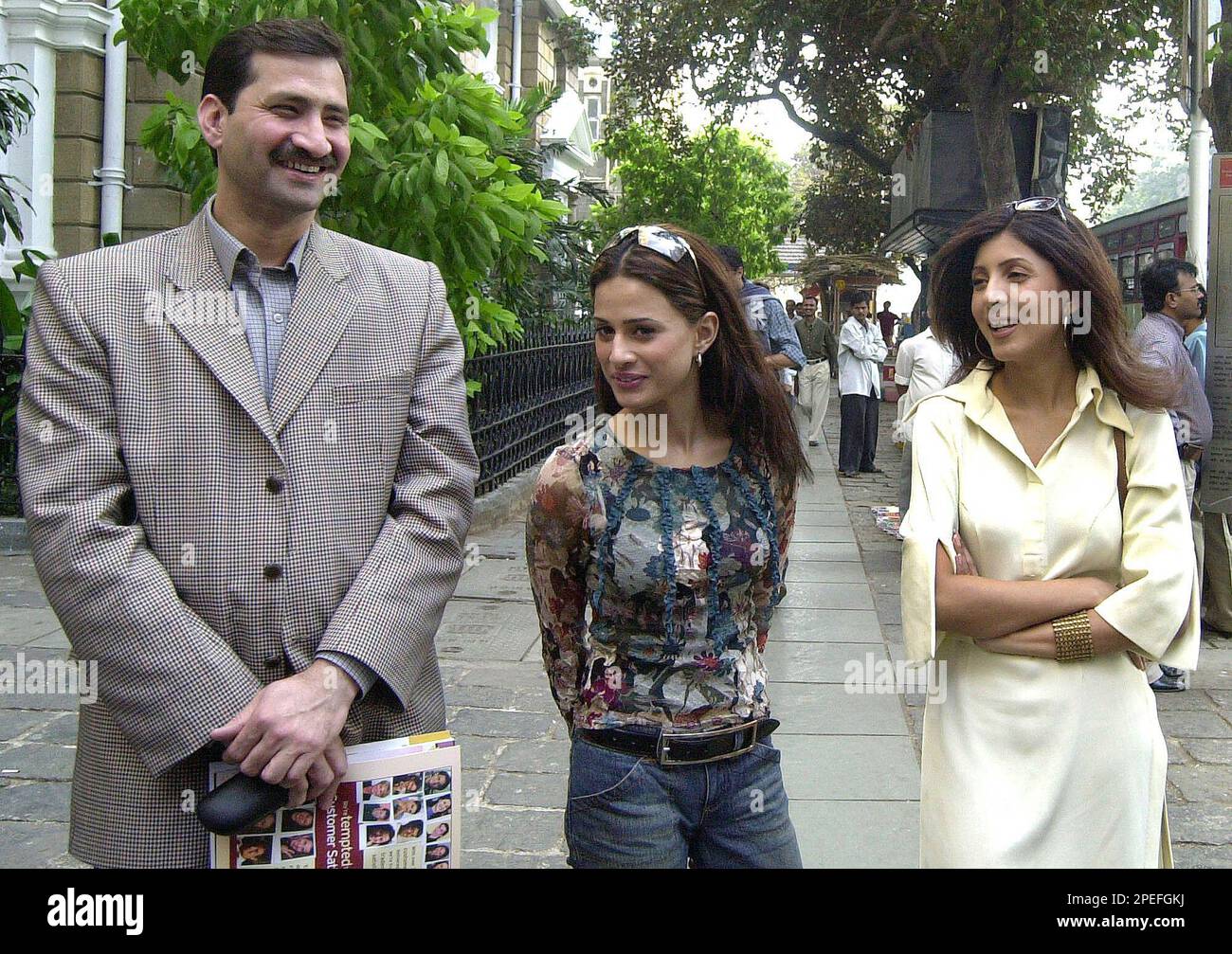 Pakistan's former world squash champion Jansher Khan, left, Pakistani ...