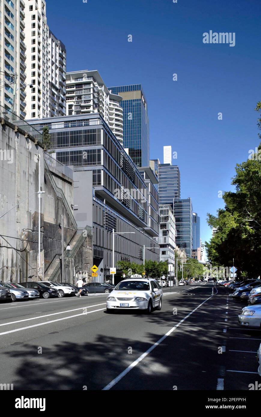 Crowd gathering rocks hi-res stock photography and images - Alamy