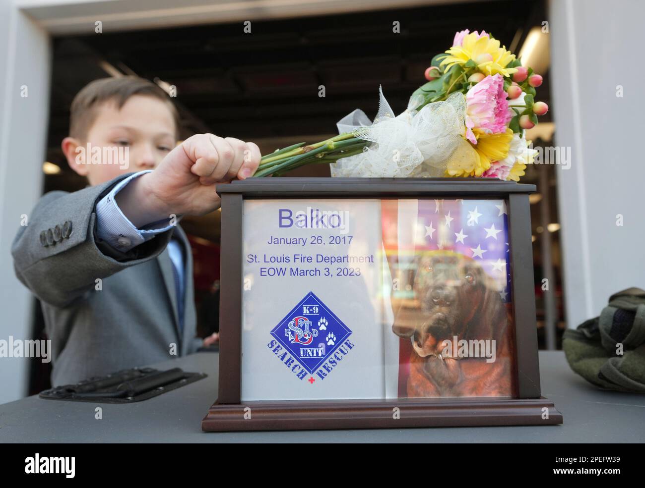 St. Louis, United States. 15th Mar, 2023. Harry Sevener (8) places ...