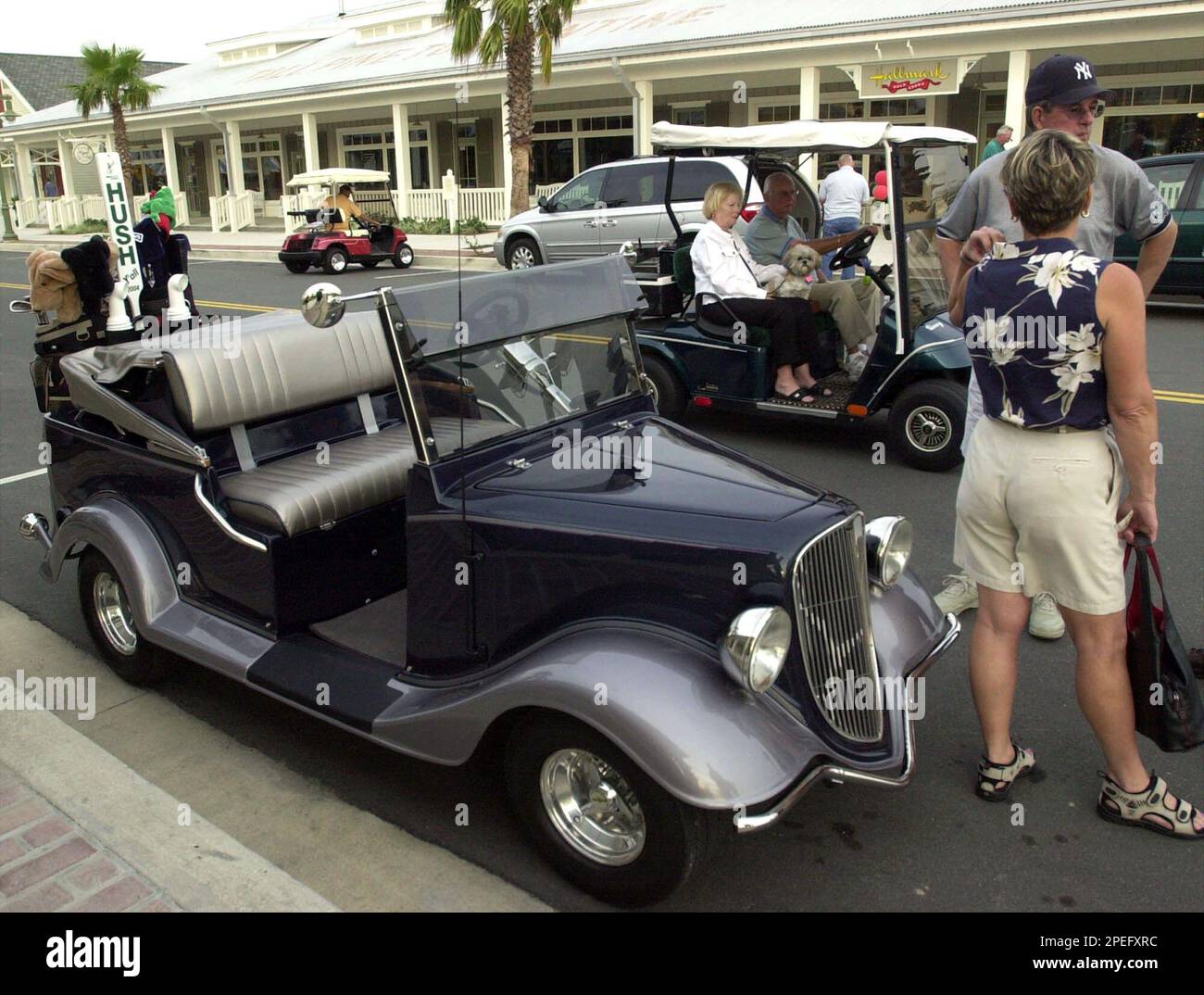 ** ADVANCE FOR SUNDAY, JAN. 9 ** Nancy and Neil Borden, right, chat ...