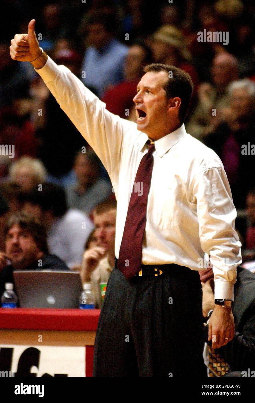 Alabama head coach Mark Gottfried directs his team in the second half ...