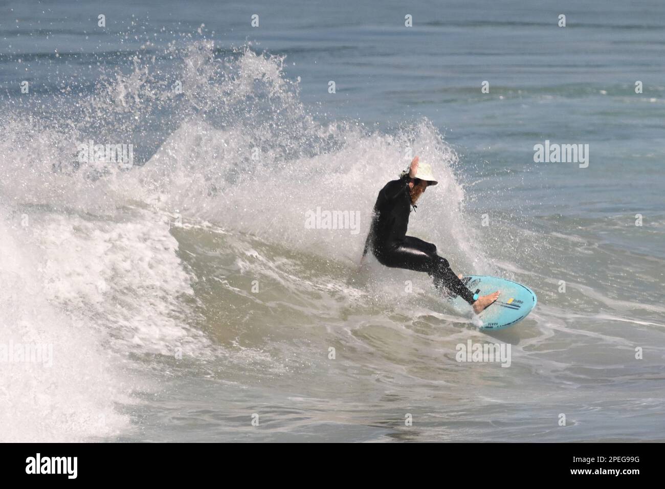 Blake Johnston attempts to surf 500 waves in just 40 hours as he ...