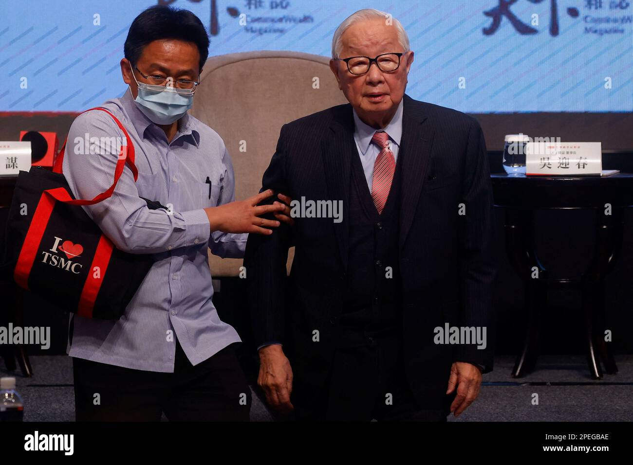 Chip war hi-res stock photography and images - Alamy