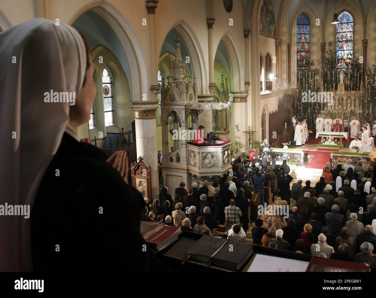 A Bosnian Catholic nun prays during a Christmas mass in Sarajevo ...