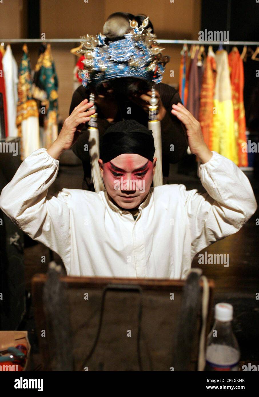 ** FIFTH OF SEVEN FEATURE PHOTO PACKAGE ** Zhao Wenlin, a veteran Kun ...