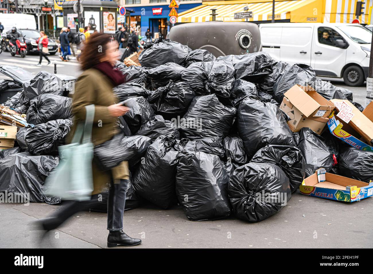 Refuse left by tourists hi-res stock photography and images - Alamy