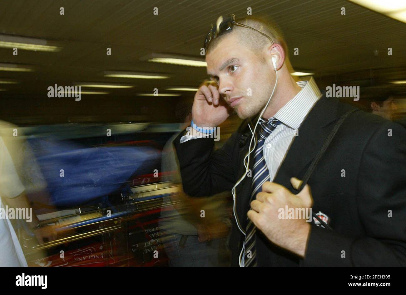 English cricketer, Jimmy Anderson, arrives with his team, unseen, in ...