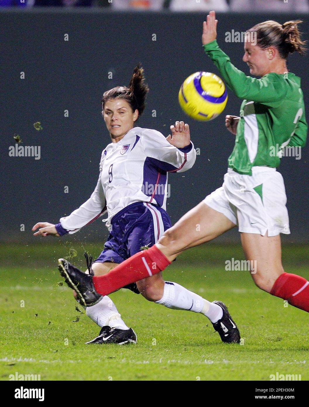 Mia Hamm Shooting