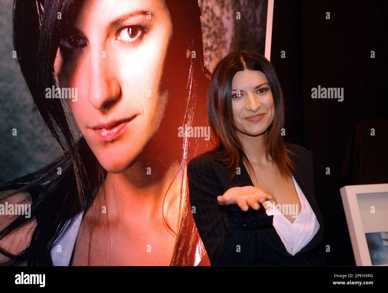 Escucha Laura Pausini