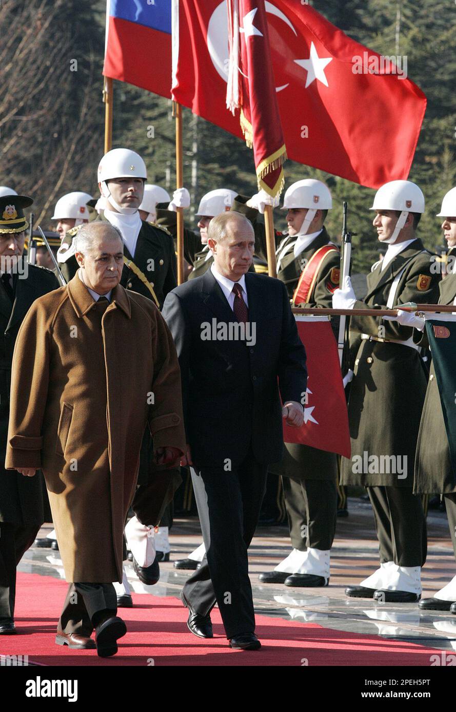Russian President Vladimir Putin, accompanied by his Turkish ...