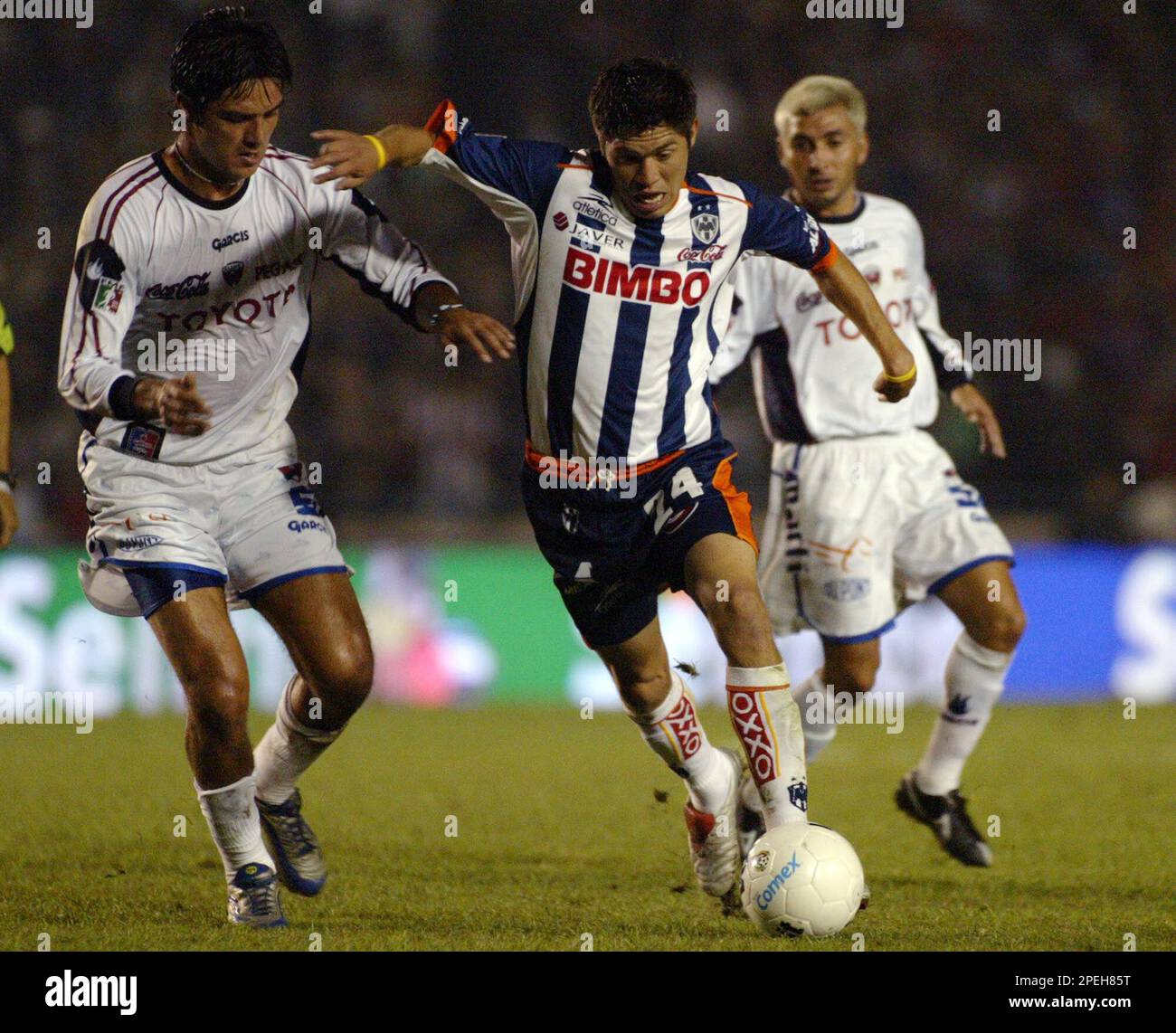 Monterrey' soccer player Morones Peralta,right, fight for the ball with ...