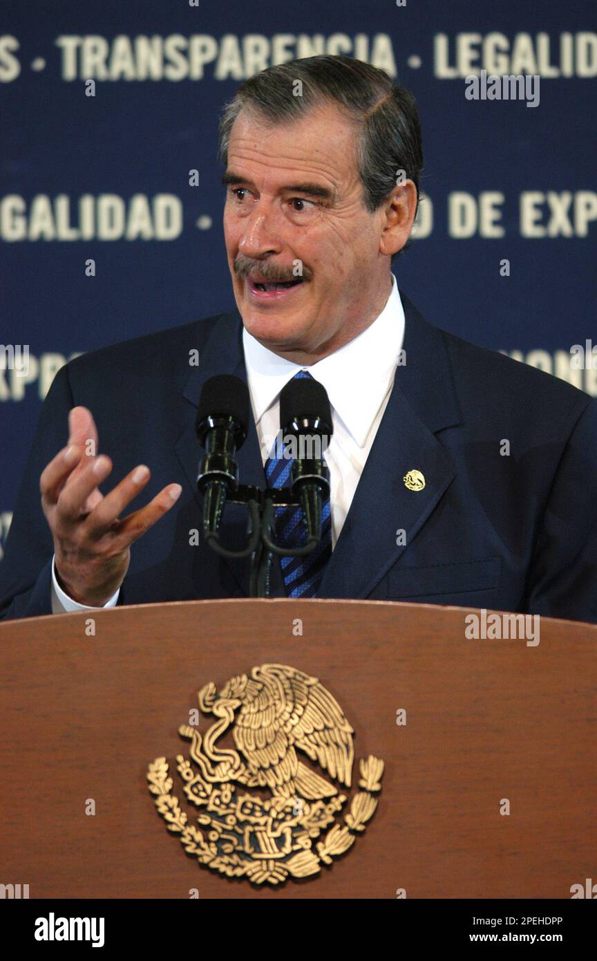 Mexican President Vicente Fox speaks to his cabinet and the nation on ...