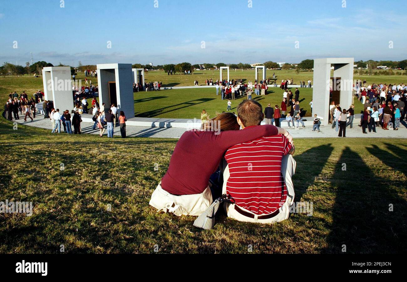 Texas A&M students Caitlin Callaham, left, of El Paso, and her ...