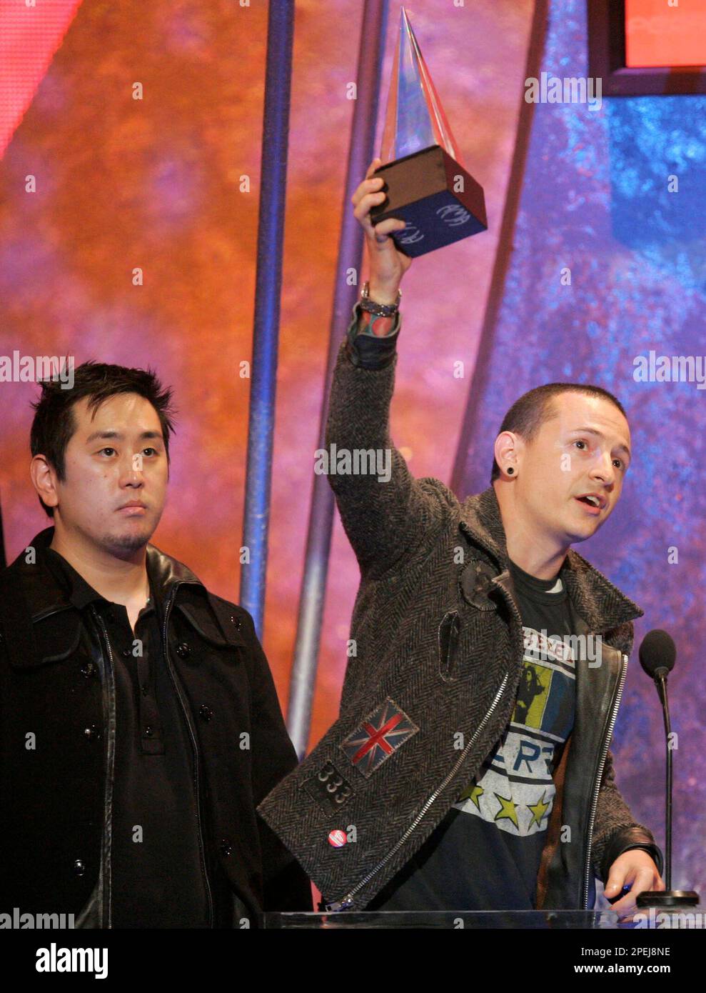 Linkin Park accepts their award for favorite artist-alternative music ...