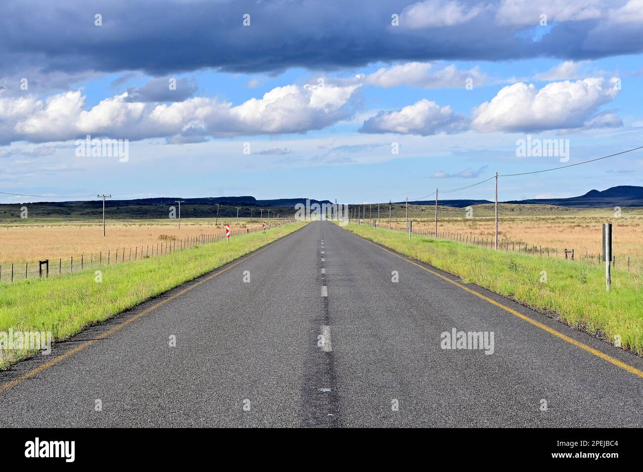 Tar road hi-res stock photography and images - Alamy