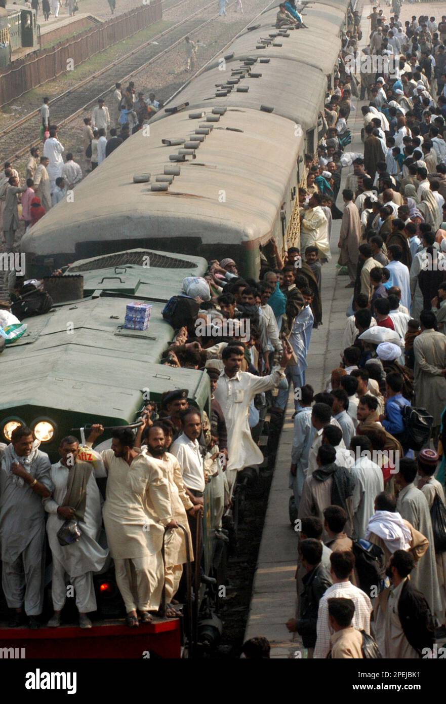 Pakistani passengers ride on over crowded train to return home to ...