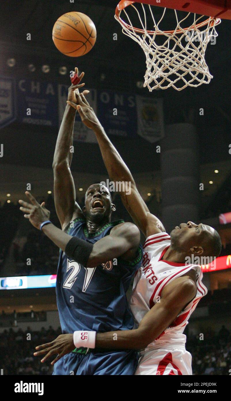 Minnesota Timberwolves' Kevin Garnett (21) shoots over Houston Rockets ...