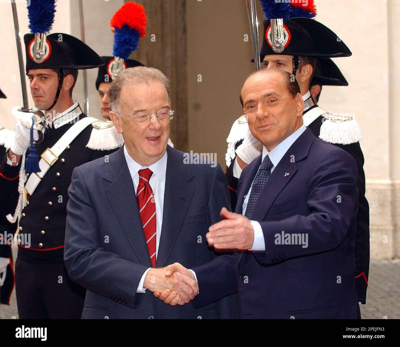 Portuguese President Jorge Fernando Branco de Sampaio, left, shakes ...