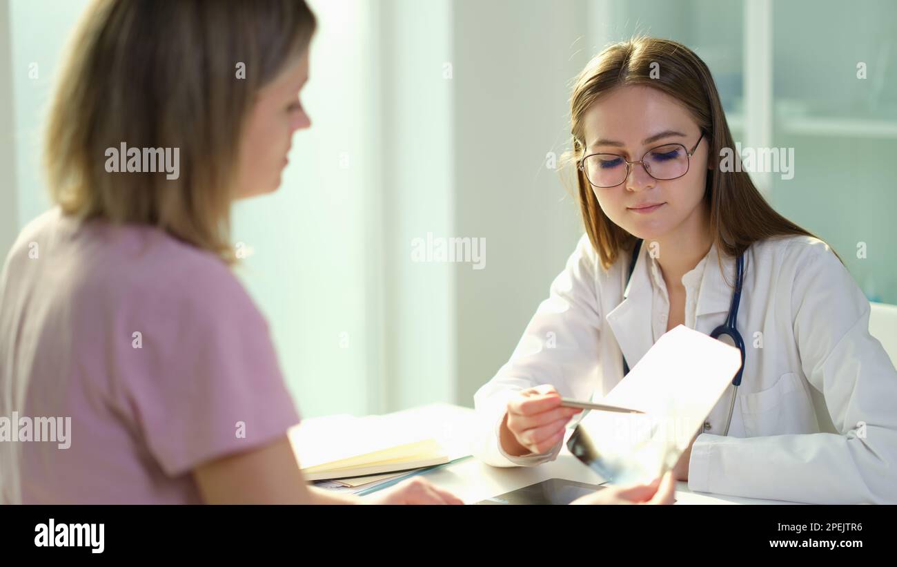 Pulmonologist doctor showing x-ray to woman patient in clinic Stock ...