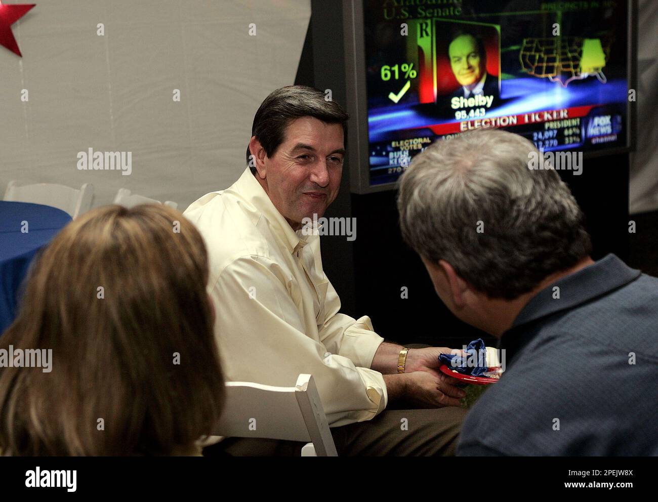 Alabama Gov. Bob Riley talks with Sandra Roberts, left, and Shannon ...