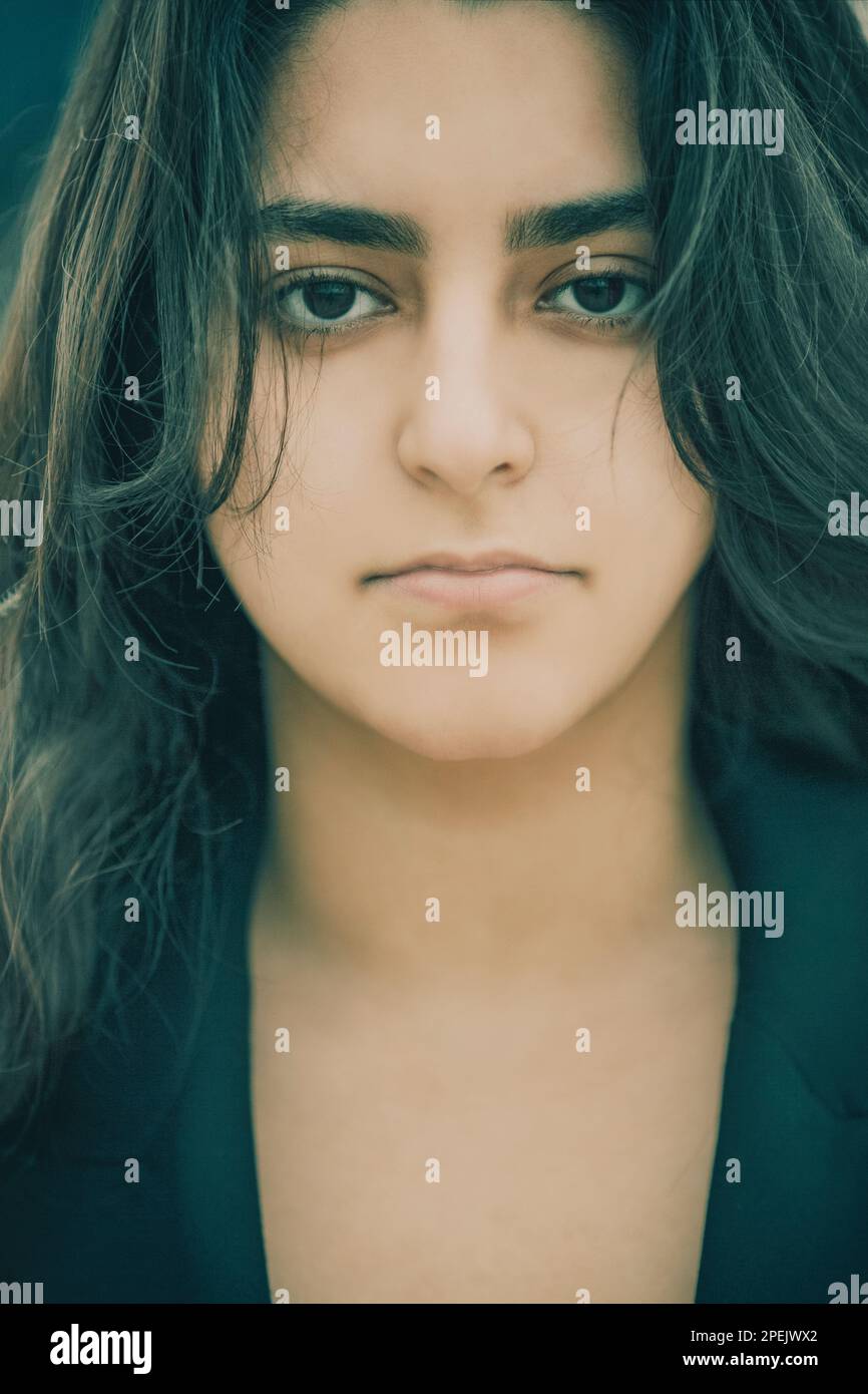 Teenage girl middle east hi-res stock photography and images - Alamy