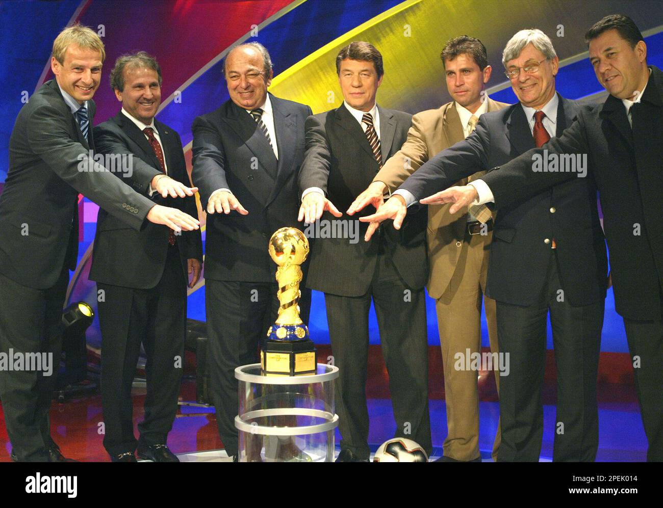 Deutschlands Coach Juergen Klinsmann, Japans brasilianischer Coach Zico ...