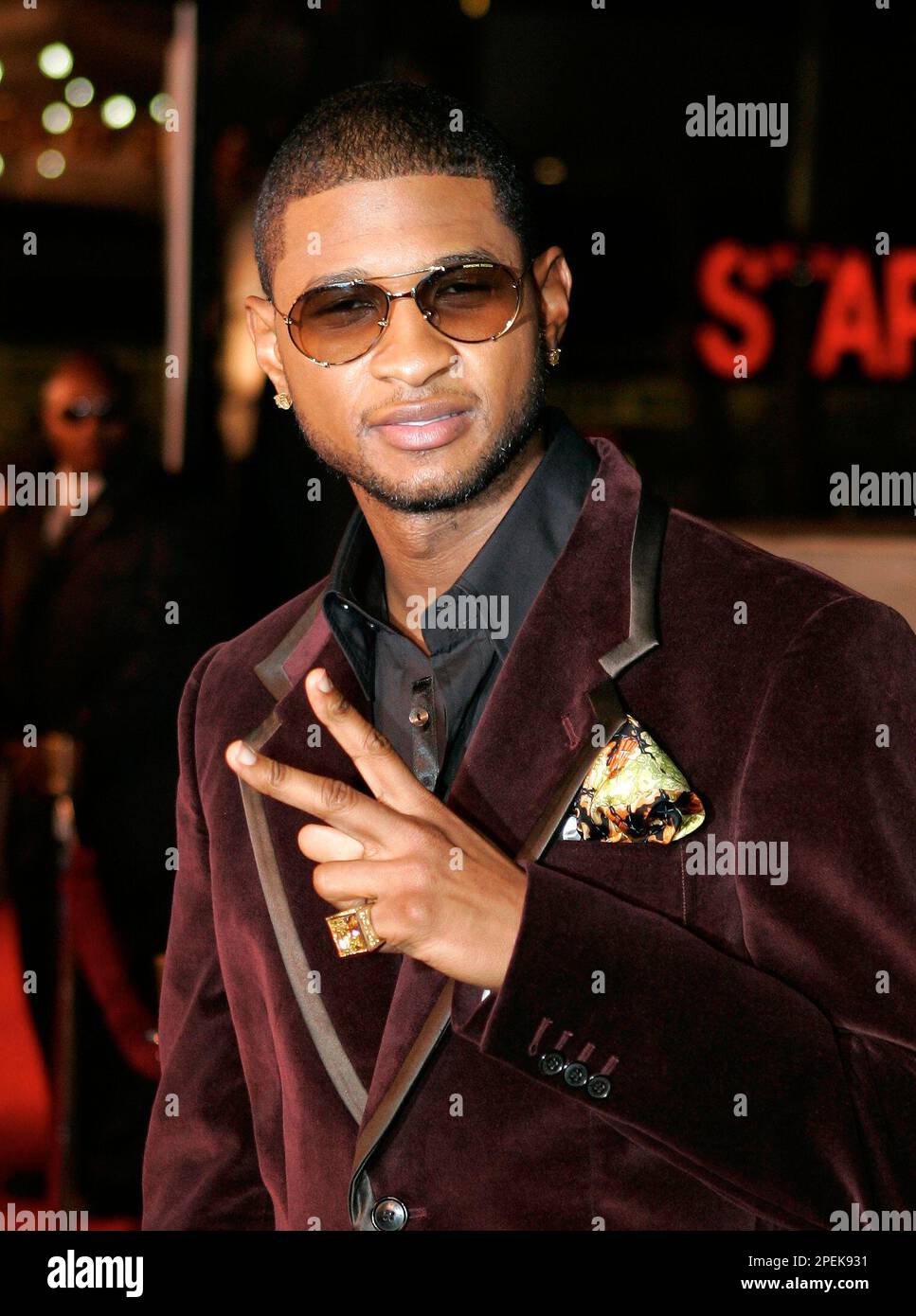 ** FILE ** Usher poses as he arrives for ''Genius: A Night for Ray ...