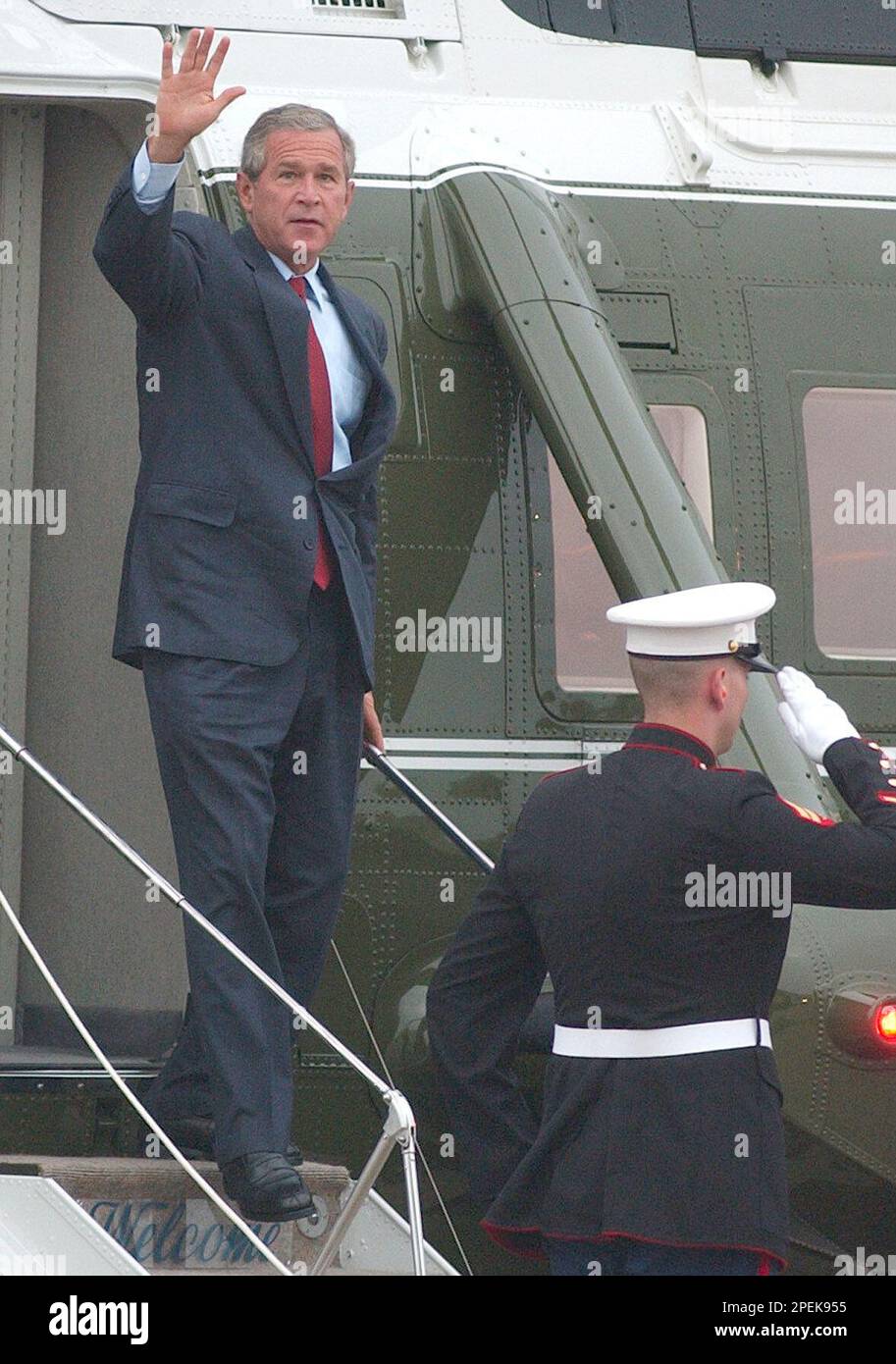 President George Bush waves as he exits Marine One at TSTC airport in ...