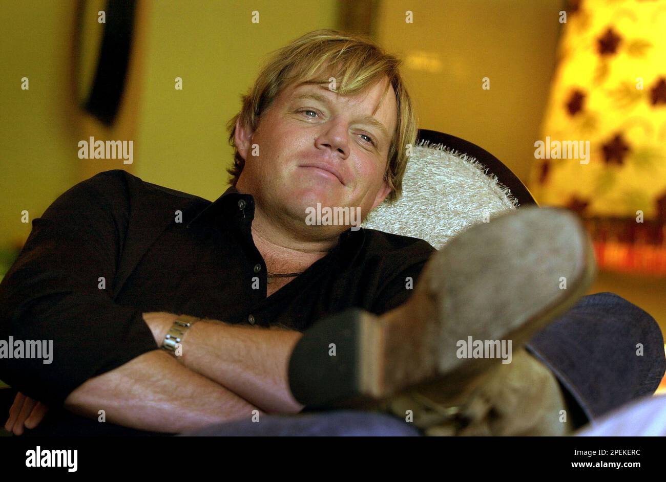 ** ADVANCE FOR WEEKEND OCT. 23-24 ** Country singer Pat Green, relaxes ...