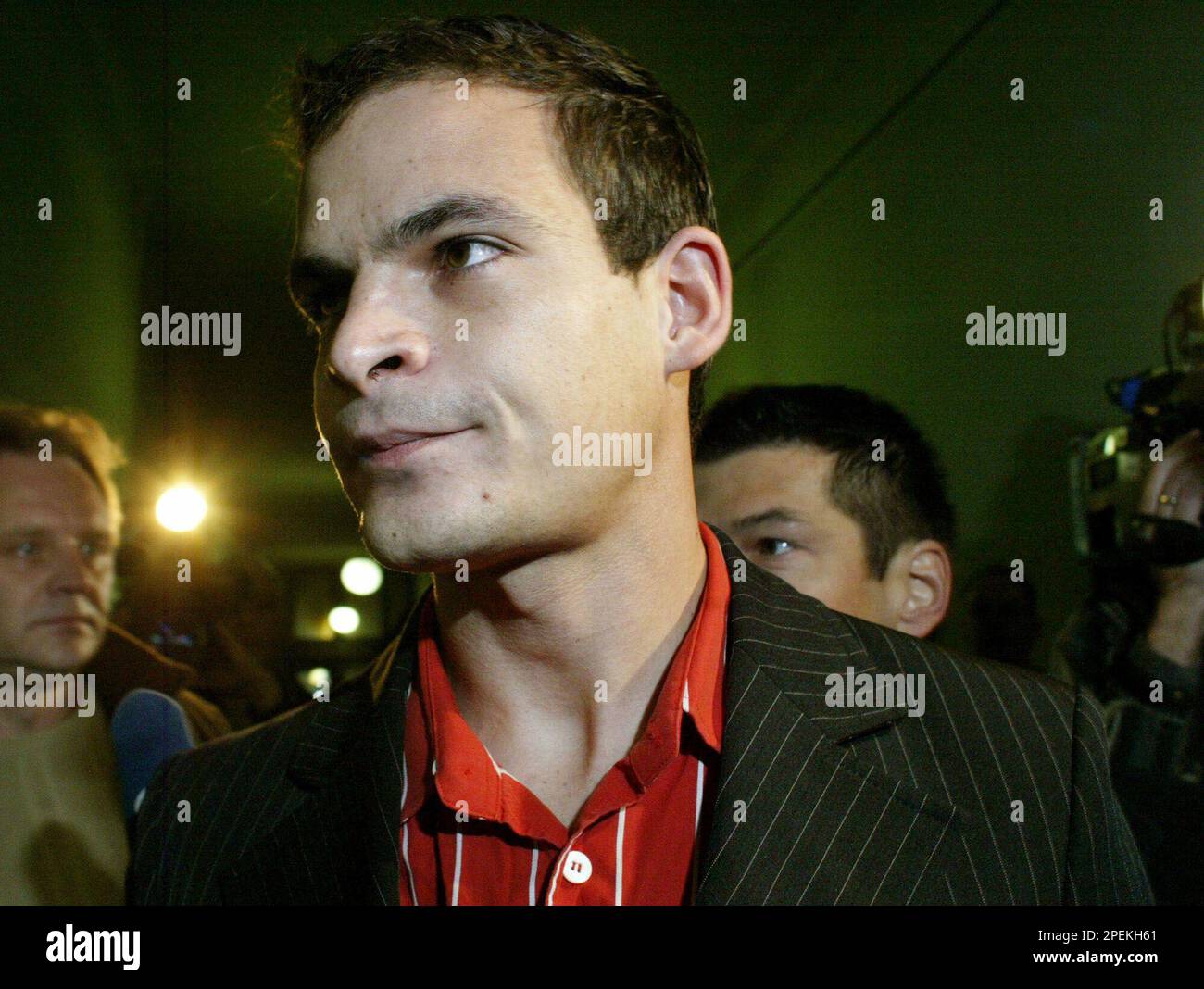 Der Fernsehmoderator Benjamin Teewag geht am Dienstag, 19. Oktober 2004 ...