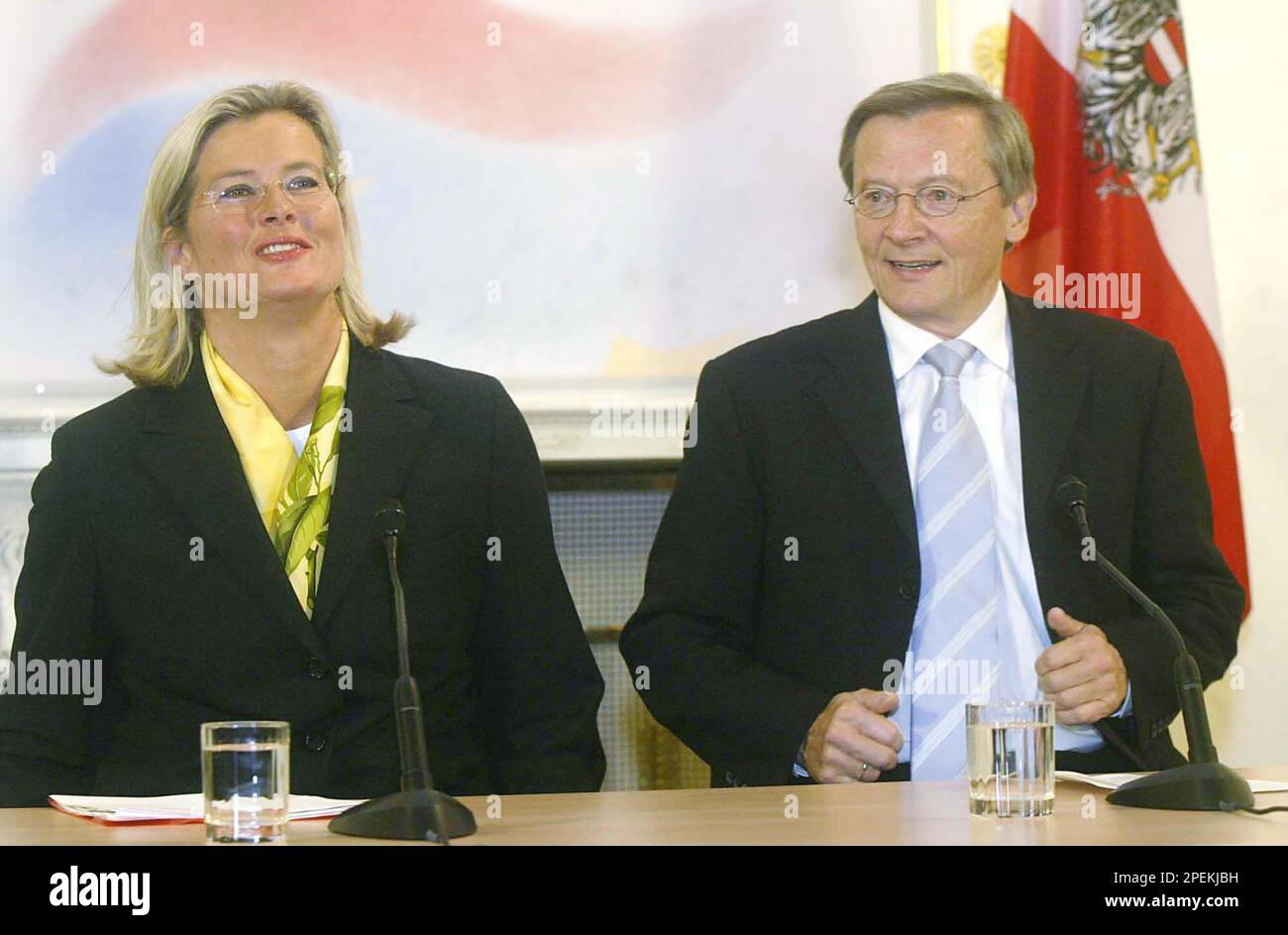 Bundeskanzler Wolfgang Schuessel praesentiert am Montag, 18. Okt. 2004 ...