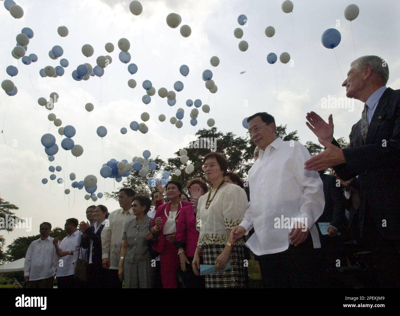 Philippine Foreign Affairs secretary Alberto Romulo, second from right ...