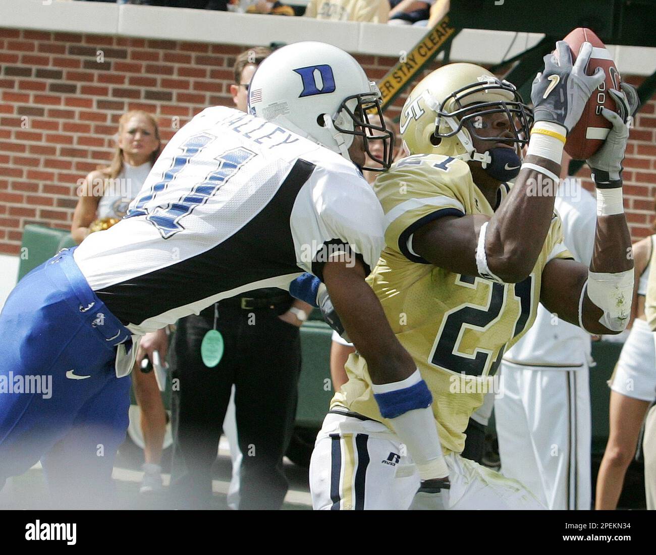 Georgia Tech wide receiver Calvin Johnson (21) brings down a first half ...