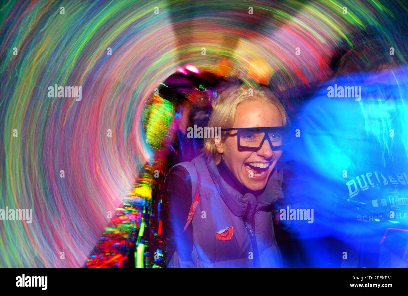 Amanda Mathe of Coraopolis, Pa., walks through a 3D maze during a visit ...