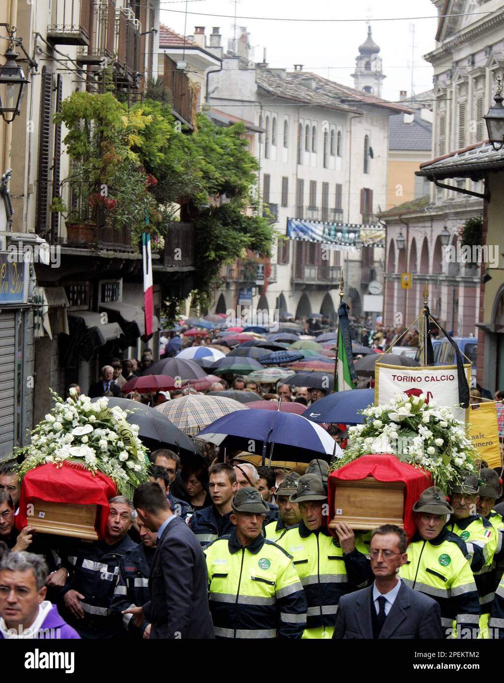 The coffins of Jessica and Sabrina Rinaudo arrive at Sant' Andrea ...