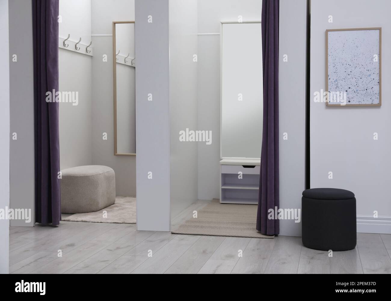 Empty dressing rooms in fashion store. Stylish interior Stock Photo - Alamy
