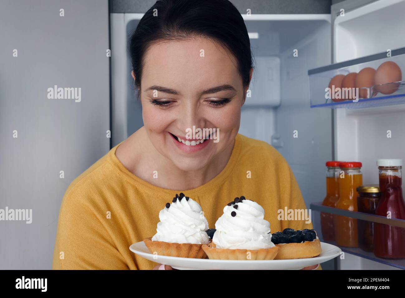 Overweight woman in kitchen hi-res stock photography and images - Alamy