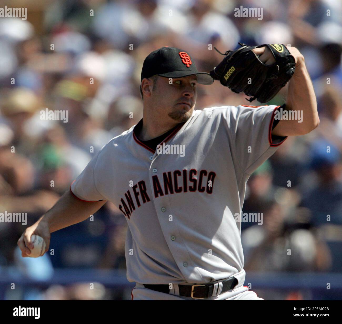 San Francisco Giants starting pitcher Jason Schmidt throws to the Los ...