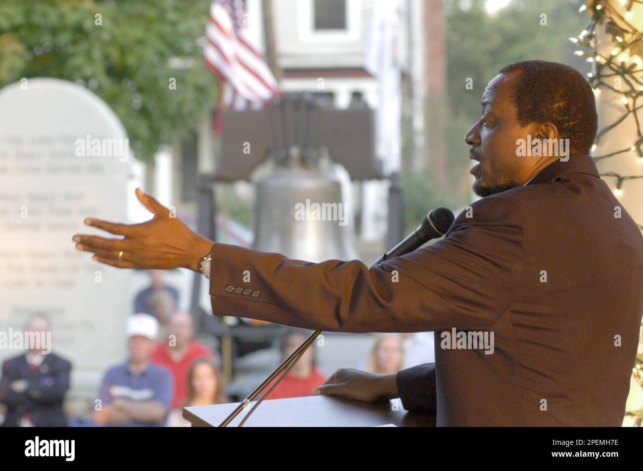 Republican U.S. Senate candidate Alan Keyes speaks to supporters with a ...