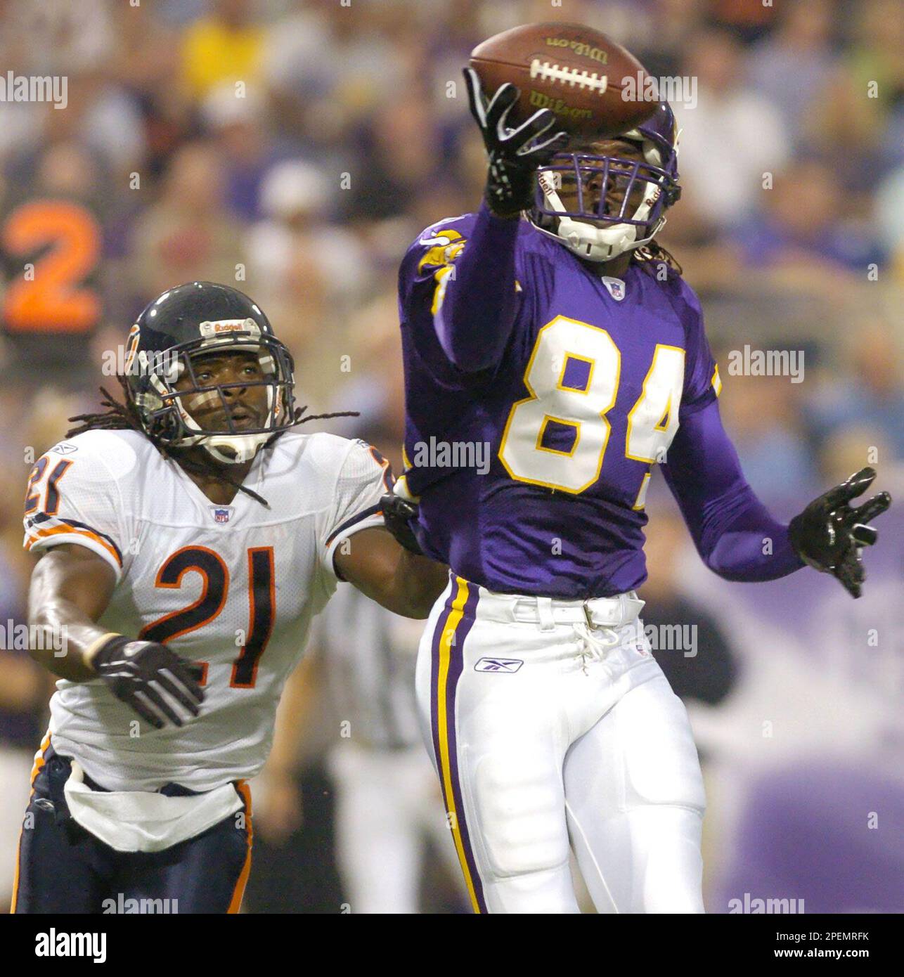 Minnesota Vikings wide receiver Randy Moss (84) pulls in a 15-yard pass ...