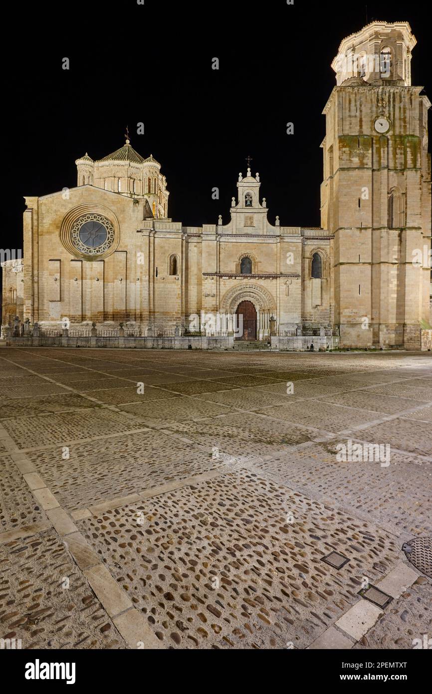 Gothic romanesque temple church hi-res stock photography and images - Alamy