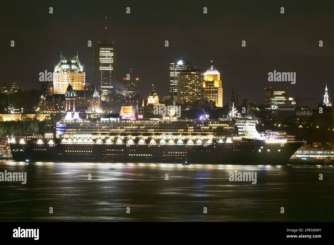 The world's biggest cruise ship, Queen Mary 2, docked in Quebec City ...