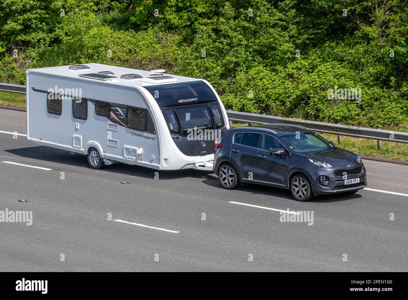 2018 Silver KIA SPORTAGE CRDI GR-LINE towing SWIFT CHALLENGER X caravan ...