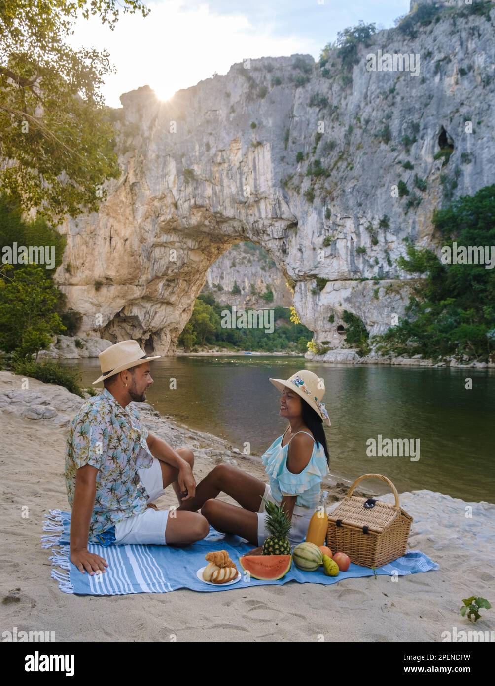 Couple having picnic on river hi-res stock photography and images - Alamy