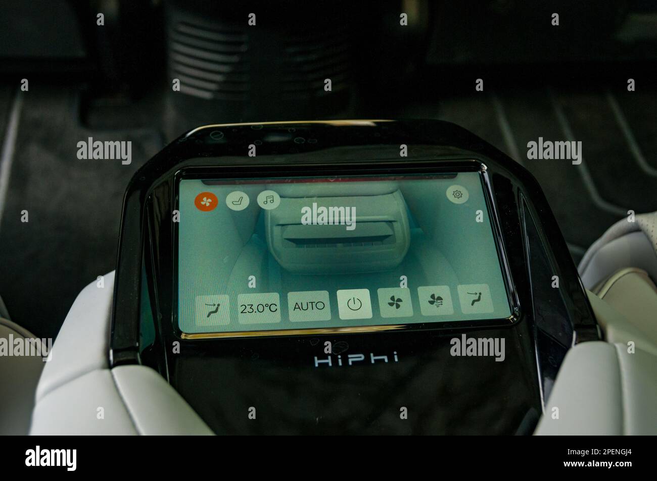 The 6-inch screen for controlling the seat functions and more in the ...