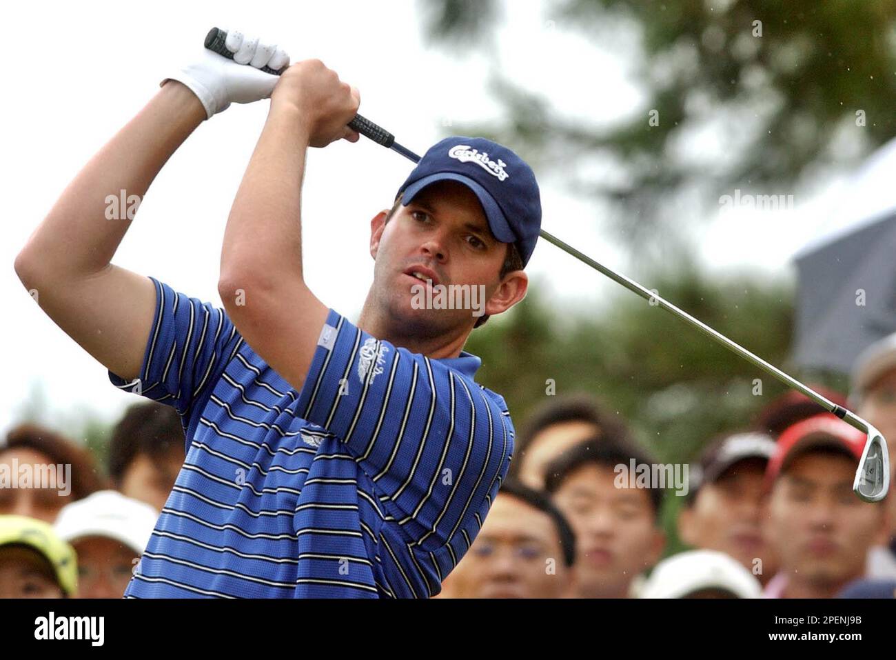 American Edward Loar watches his shot on the 7th hole during the final ...