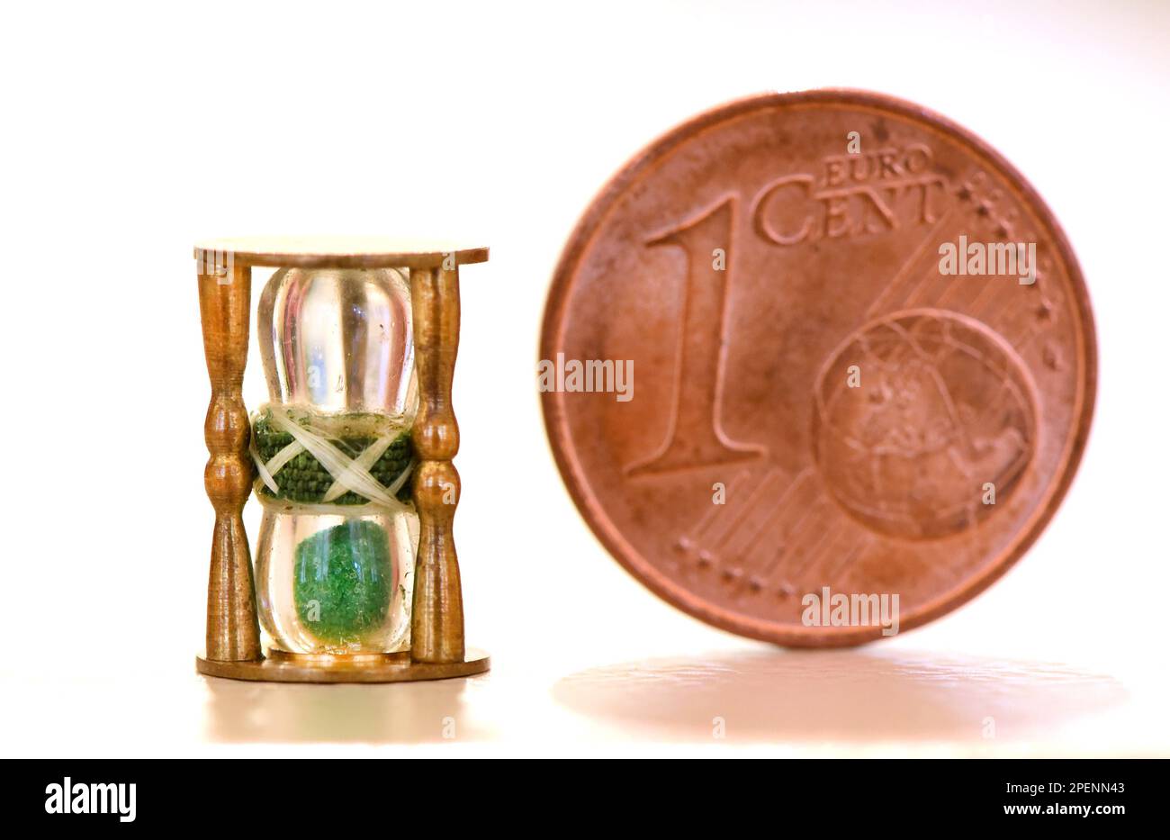 15 March 2023, Saxony, Delitzsch: In the exhibition "Hourglasses from ...