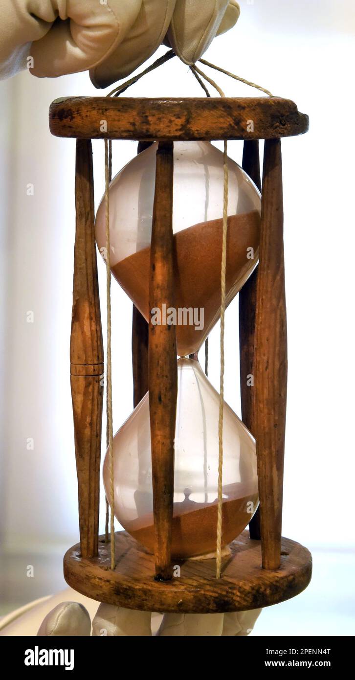 15 March 2023, Saxony, Delitzsch: In the exhibition "Hourglasses from ...