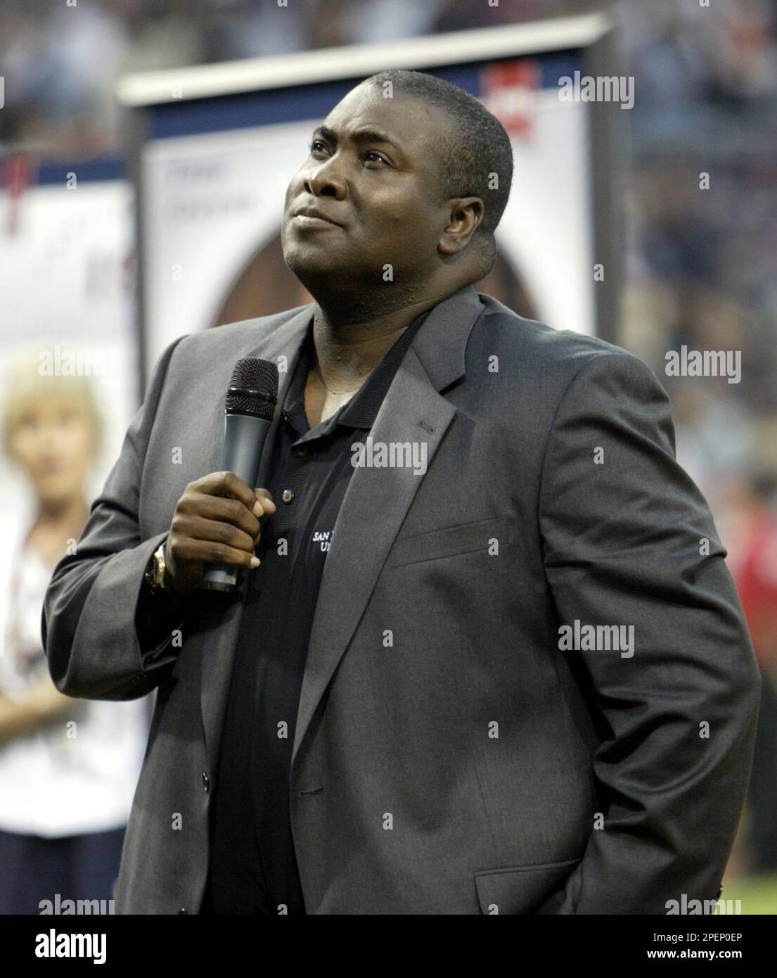 Former San Diego Padre Tony Gwynn tries to compose himself as he ...