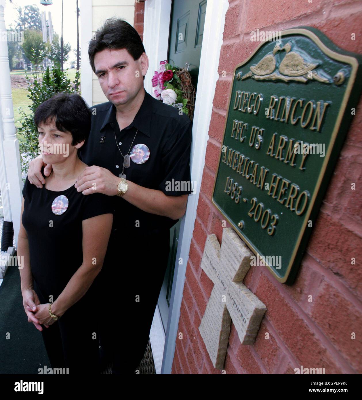 ** ADVANCE FOR SUNDAY, SEPT. 5 **Jorge Rincon and his wife, Yolanda ...